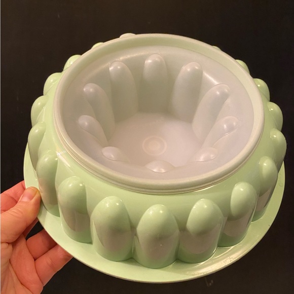 Tupperware | Kitchen | Vintage Tupperware Jelring Jello Mold And Ice ...